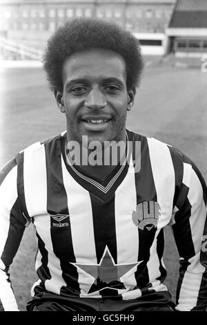 TONY CUNNINGHAM, NEWCASTLE UNITED FC, , 1985 Stock Photo - Alamy