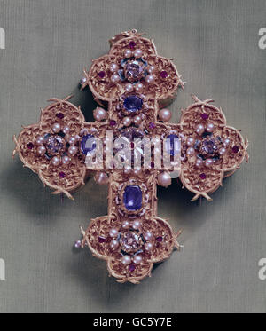 fine arts, Middle Ages, handicrafts, Ostrogoth eagle-shaped fibula ...