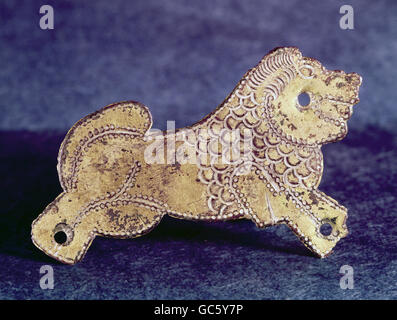 fine arts, Middle Ages, handicrafts, Ostrogoth eagle-shaped fibula ...