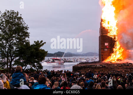 Watching 47,4 meter world record bonfire at Slinningen, Ålesund, Norway ...