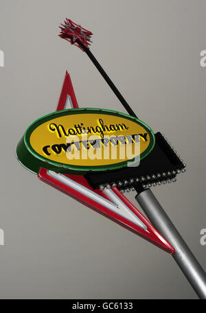 The Nottingham contemporary neon sign designed by Nottingham based ...