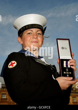 Kate Nesbitt poses with her Military Cross, and members of the Yeoman ...