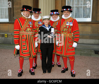 Kate Nesbitt poses with her Military Cross, and members of the Yeoman ...