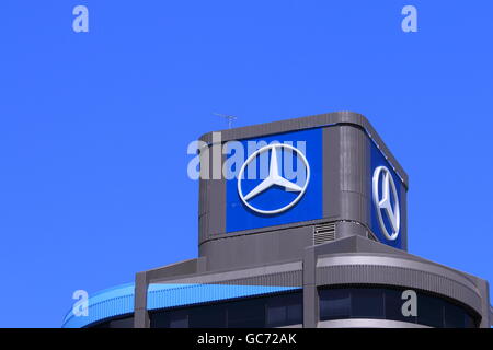 Mercedes-Benz vehicle company logo Stock Photo - Alamy