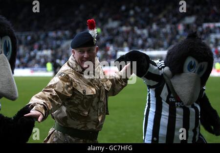 Newcastle United mascot Monty Magpie Stock Photo - Alamy