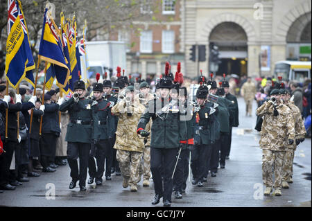 buglers in the 4th Battalion The Rifles military band in desert uniform ...