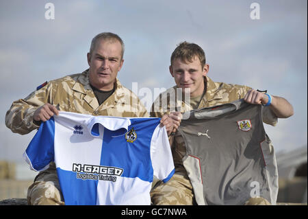 Rival football fans set differences aside Stock Photo - Alamy