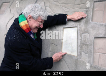 Robin Harper MSP points to some new quotes added to the Canongate wall ...