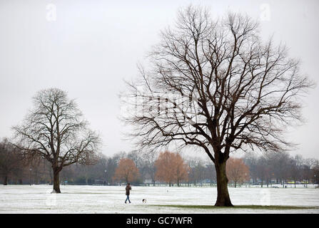 Clapham Common in the snow Stock Photo - Alamy
