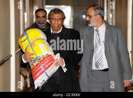 Akbar Shaikh (centre) brother of Akmal Shaikh, carries his brother's ...
