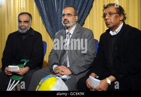 Akbar Shaikh (centre) brother of Akmal Shaikh, carries his brother's ...