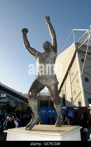 A statue of Billy Bremner outside Elland Road Stadium ahead of the ...
