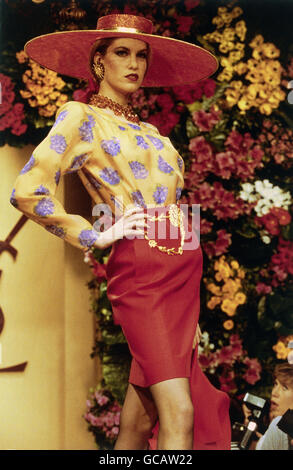 fashion, fashion show, Haute Couture, Paris, Yves Saint Laurent, fall / winter collection 1993 / ...