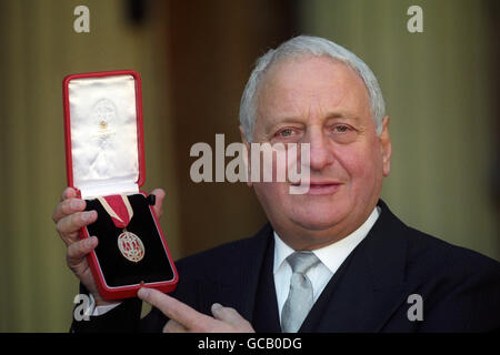 SIR IRVINE PATNICK, CONSERVATIVE MP FOR SHEFFIELD HALLAM, WITH HIS WIFE ...