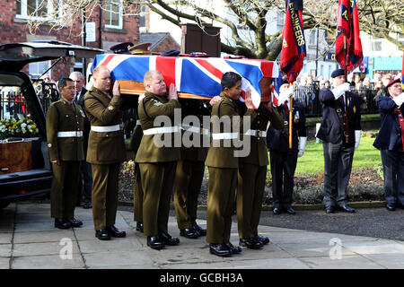 Military pall bearers carry the casket with former Vice President Dick ...