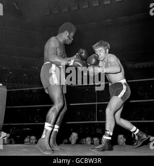 Boxing - Middleweight - Mark Rowe v Tom Bethea - Weigh-in - The Horseshoe, Tottenham Court Road ...