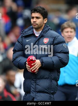 Arsenal's Eduardo da Silva makes his way to the bench prior to kick off ...