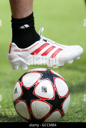 DAVID BECKHAM'S BOOTS MANCHESTER UNITED FC OLD TRAFFORD MANCHESTER 17 ...
