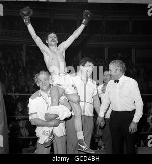 Pat Cowdell after winning his fight against Jimmy Flint Stock Photo - Alamy