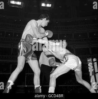 Boxing - BBBofC British Featherweight Title - Pat Cowdell v Jimmy Stock ...
