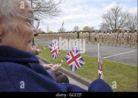 Campaign medals presented to 11 EOD Regiment Stock Photo - Alamy