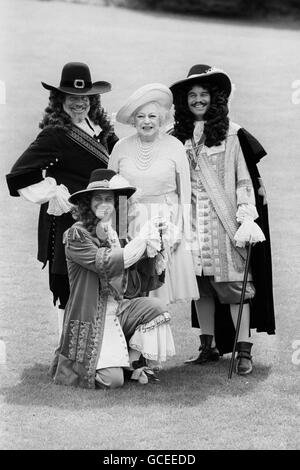 Actor Oliver Reed in front of his home, Broome Hall Stock Photo - Alamy