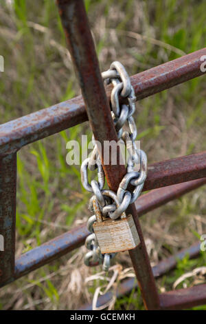A chain keeping a fence up Stock Photo - Alamy