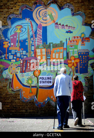 A voter walking in to cast their ballot at the Mickey Cafagna Community ...