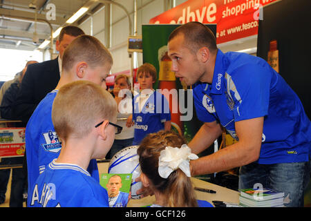 Soccer - Everton FC Signing Session - Tesco - Old Swan Branch ...