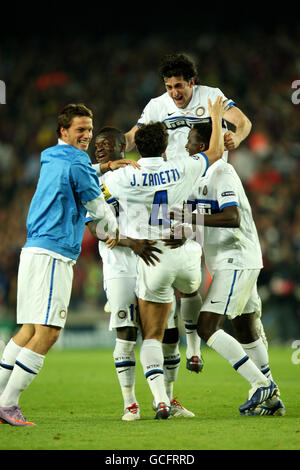 Inter Milan players celebrate at the end of the Champions League ...