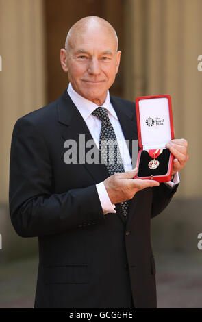 Hollywood actor Sir Patrick Stewart is knighted by Britain's Queen ...