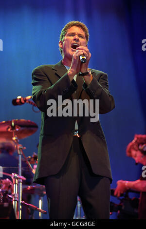 ACTOR DAVID HASSELHOFF, STAR OF BAYWATCH, SINGS AT THE DIANA PRINCESS ...