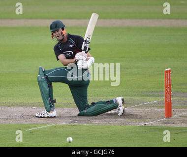 Leicestershire Foxes batsman Will Jefferson at 6ft 10 in runs past his ...