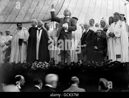 Lloyd George speaking at the Welsh National Eisteddfod Stock Photo - Alamy