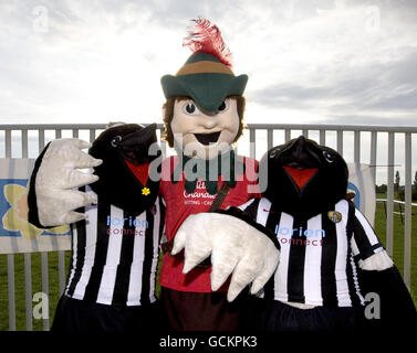 Nottingham Forest's mascot Robin Hood Stock Photo - Alamy