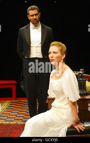 Everett returns to stage in Pygmalion Stock Photo - Alamy
