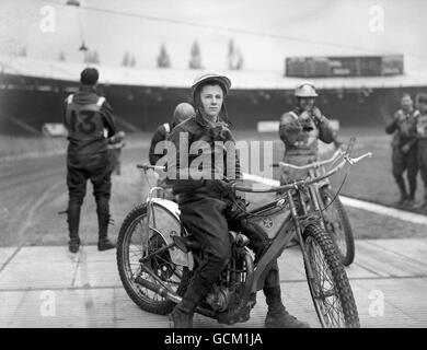 A general view of the speedway at Wimbledon Stadium Stock Photo - Alamy