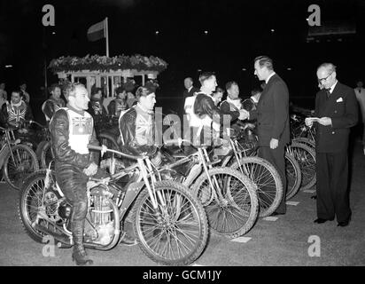 Speedway - Riders - Wimbledon Stadium Stock Photo - Alamy