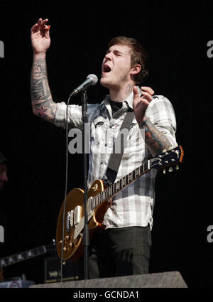 Brian Fallon of Gaslight Anthem Reading Festival 2012 - Performances ...