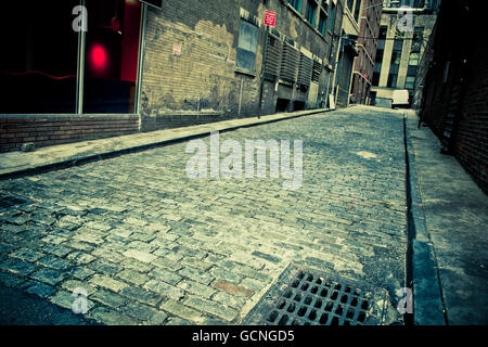 Dirty back alley in Manhattan New York City Stock Photo - Alamy