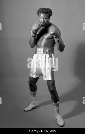 Boxing - Light Middleweight - John Mugabi v Nino Gonzalez - Wembley ...