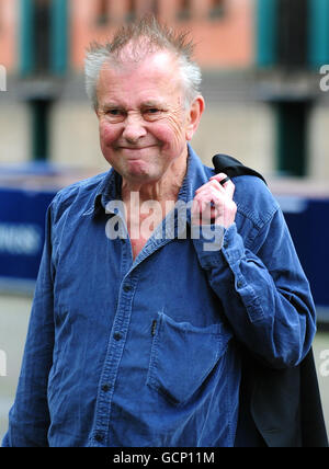 Ray Gosling in court Stock Photo - Alamy