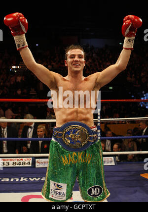 Great Britain's Matthew Macklin celebrates with trainer Joe Gallagher ...
