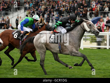 Capaill Liath and jockey Michael Hills (centre) go on win the Abf ...
