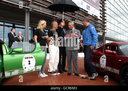 The Prince of Wales (left) meets Kevin Sinfield and his wife Jayne ...