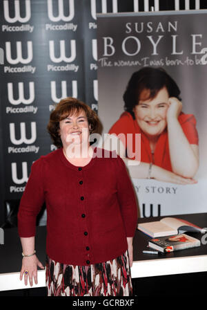 Susan Boyle Book Signing - London Stock Photo - Alamy