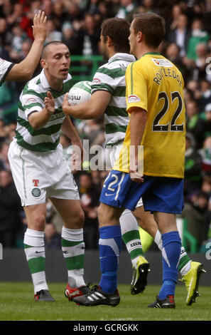 Celtic's Shaun Maloney (centre) celebrates scoring past Dundee United's ...