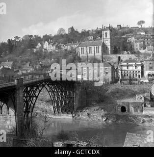 General view of the famous Iron bridge at Ironbridge, Coalbrookdale in ...