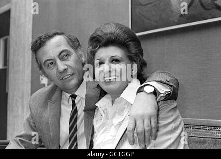 TV Programmes Coronation St Stars Actress Sarah Lancashire With Actor ...