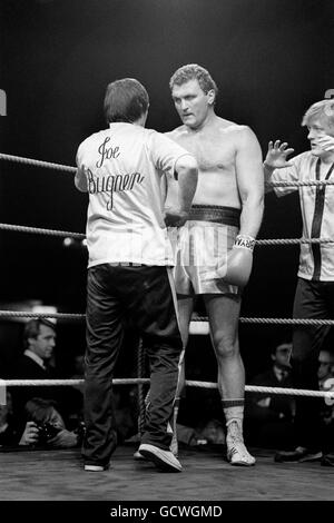Boxing - Heavyweight - Joe Bugner v Danny Sutton - Alexandra Pavilion ...